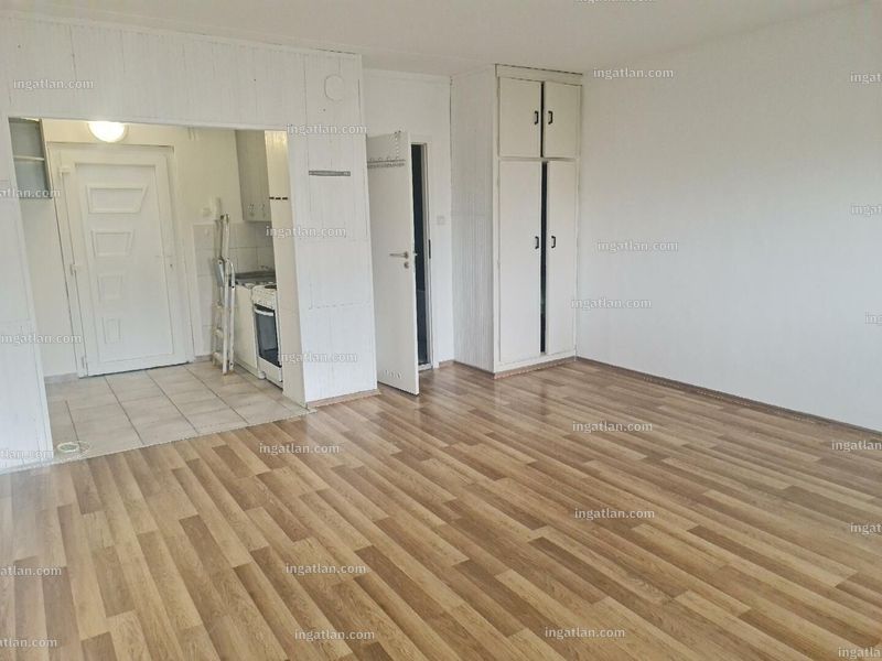 Eladó panel lakás - Veszprém, Stromfeld Aurél utca #35157700