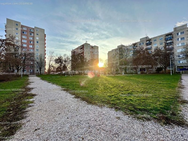 Eladó panel lakás - Debrecen, Derék utca #35149030